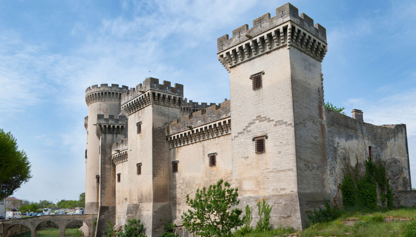 At the Castle | Kids Discover Online