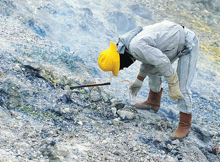 Living with Volcanoes | Kids Discover Online